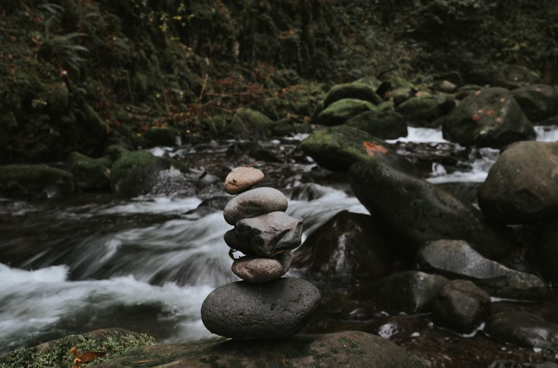 What Makes River Stones Shine Smoothly? (Explained) - OutdoorMo